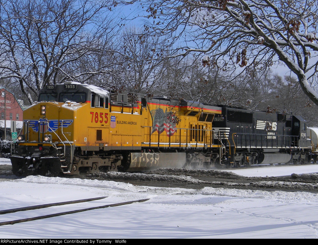 UP 7855 and NS 6706 Team up to Haul the AASFX West